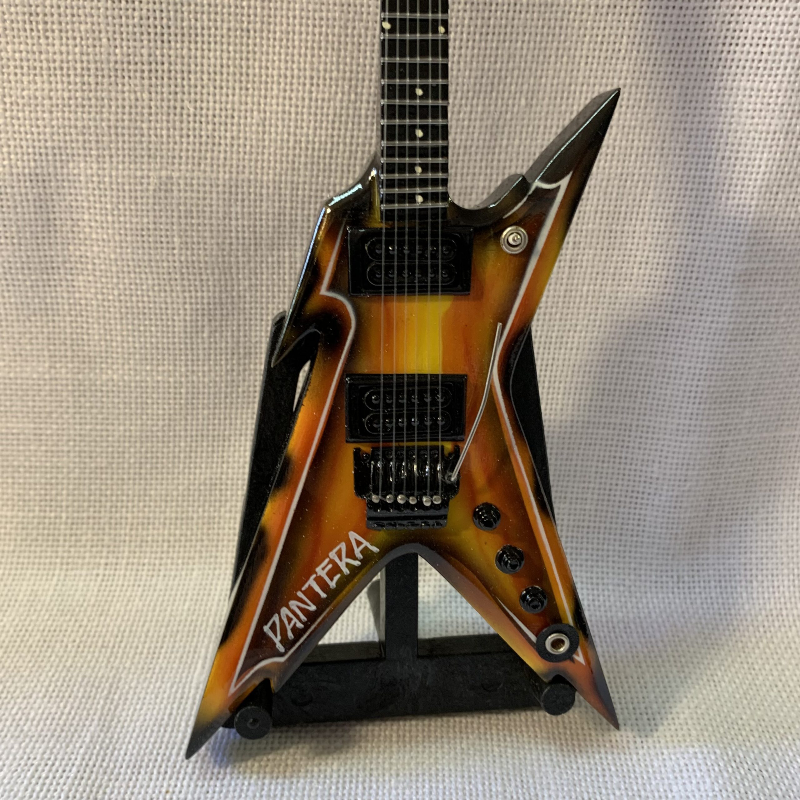 PANTERA (Dean Razorback de DIMEBAG DARRELL) – Tanit