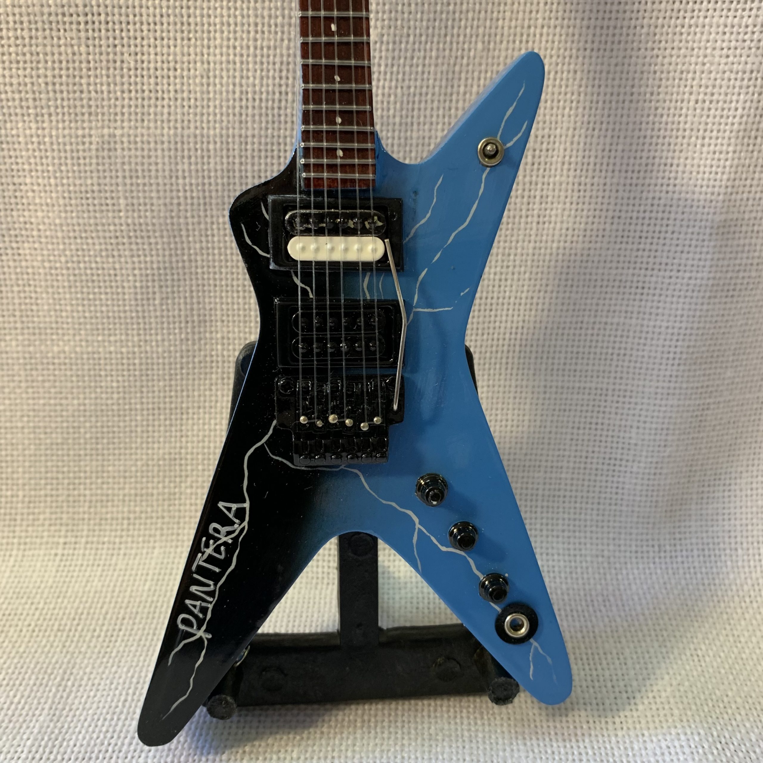 PANTERA (Dean From Hell de DIMEBAG DARRELL) – Tanit