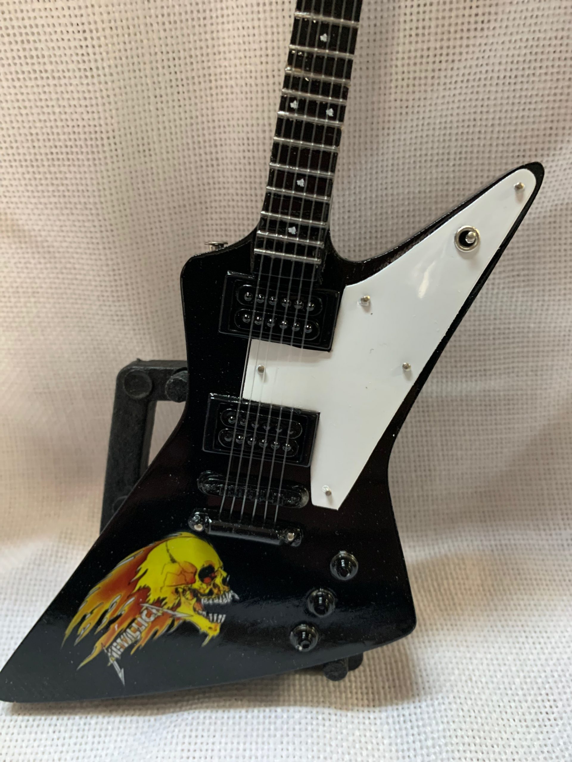 METALLICA (ESP-EXPLORER-Calavera) de JAMES HETFIELD – Tanit