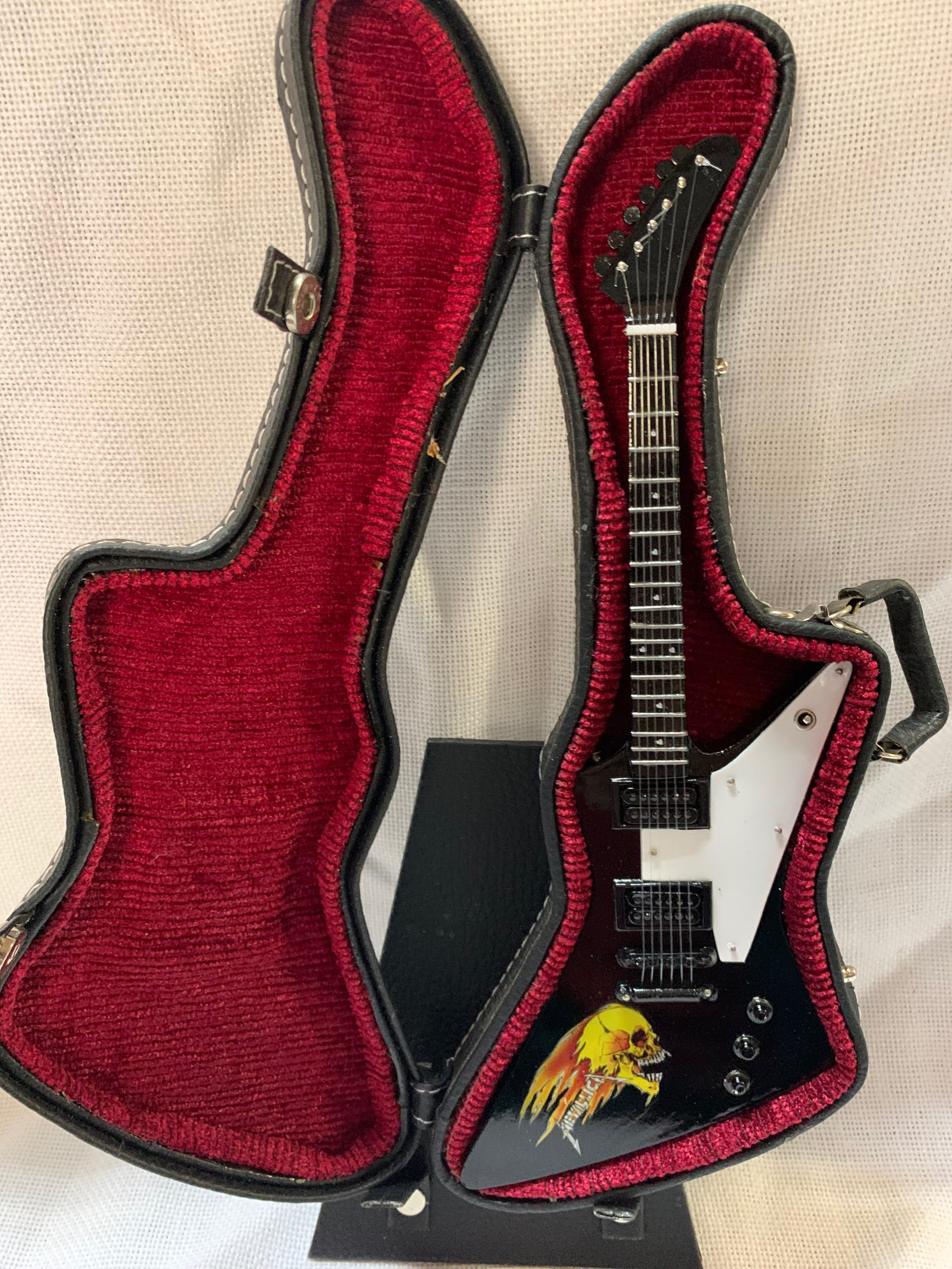 METALLICA (ESP-EXPLORER-Calavera) de JAMES HETFIELD – Tanit